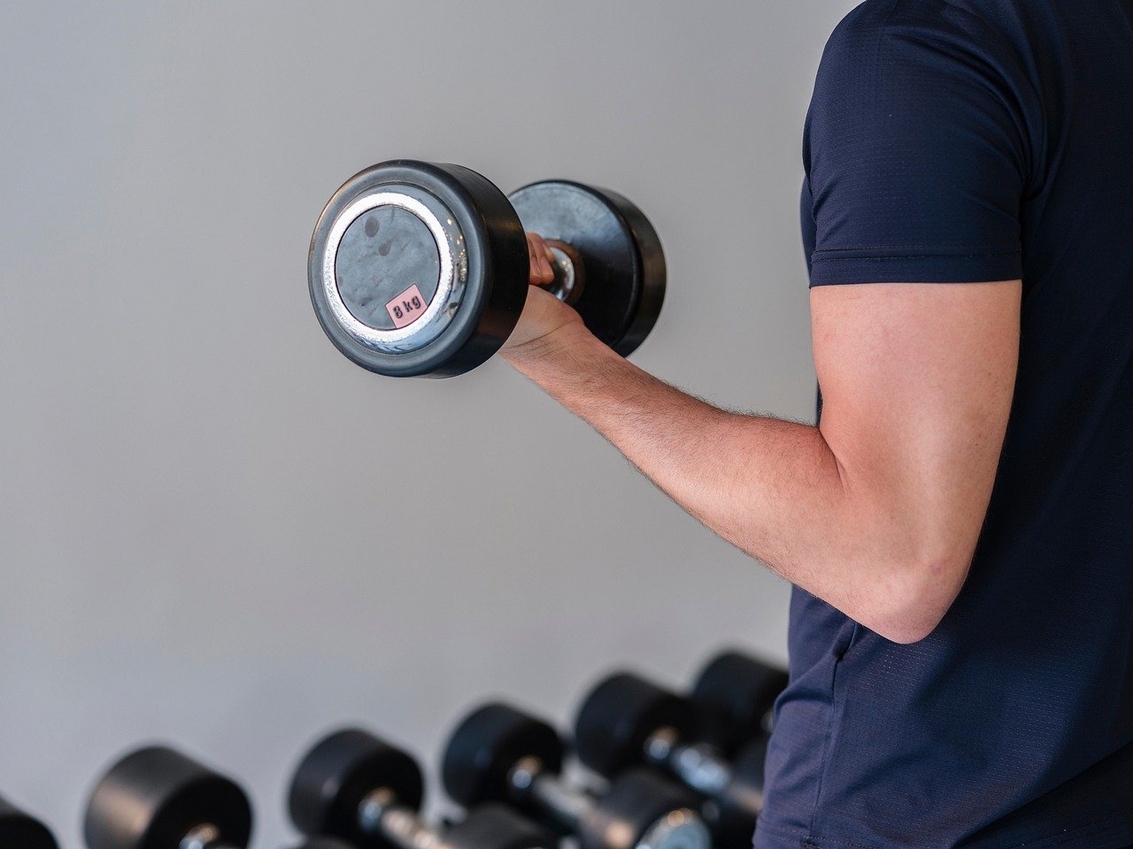 Como ganhar mais músculos na academia? Veja 8 tipos de exercícios recomendados!